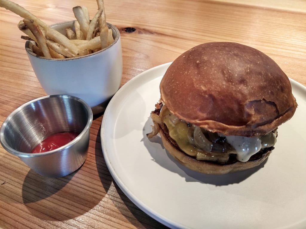 【芦屋市】12月9日に阪神芦屋駅近くにオープンした「Gui’s Burger」。口の中で”消える”ハンバーガーにビックリです！ | 号外NET ...